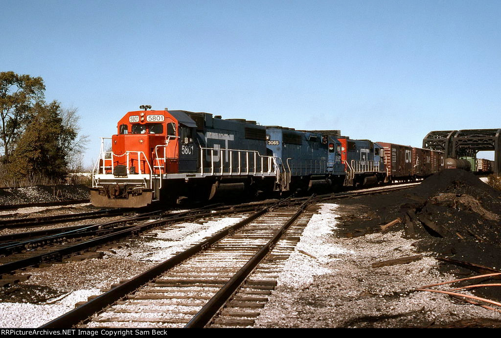 GTW 5801 and HLCX 3065 on #392